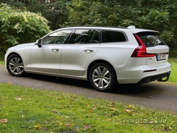 White Volvo V60 2019 in Tallinn, with an engine capacity of 2.00 L and mileage of 104 thousand km for 22000 €, photo 7 on AUTOMOTO.COM.LV