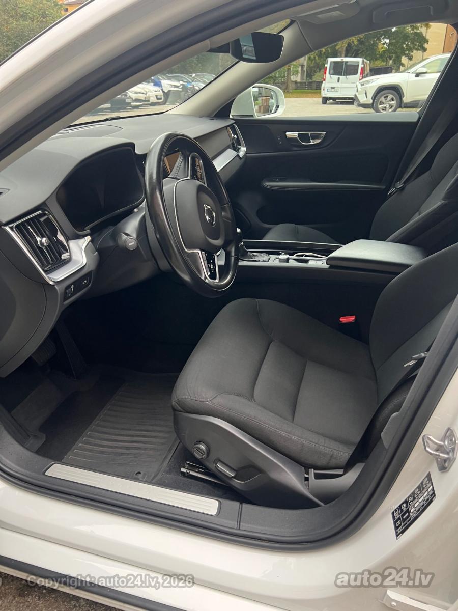 White Volvo V60 2019 in Tallinn, with an engine capacity of 2.00 L and mileage of 104 thousand km for 22000 €, photo 9 on AUTOMOTO.COM.LV