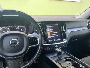 White Volvo V60 2019 in Tallinn, with an engine capacity of 2.00 L and mileage of 104 thousand km for 22000 €, photo 13 on AUTOMOTO.COM.LV