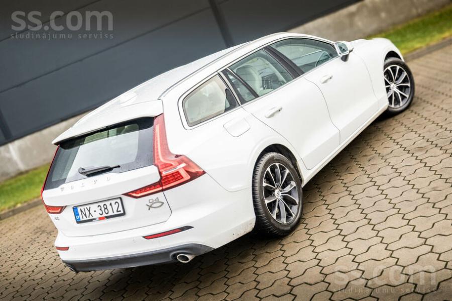 Balts Volvo V60 2020 Rīga, ar dzinēja tilpumu 2.00 L un nobraukumu 270 tūkst. km par 17990 €, foto 9 vietnē AUTOMOTO.COM.LV