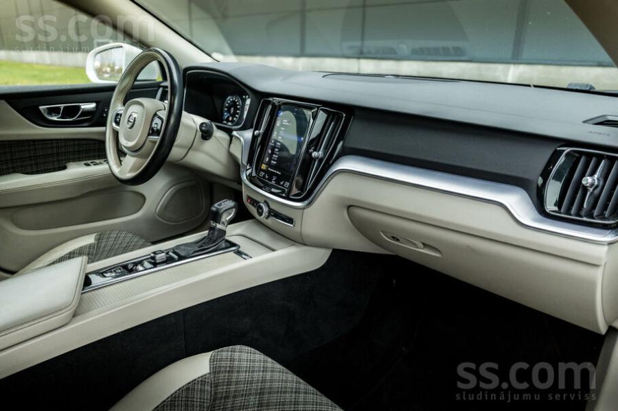 Balts Volvo V60 2020 Rīga, ar dzinēja tilpumu 2.00 L un nobraukumu 270 tūkst. km par 17990 €, foto 14 vietnē AUTOMOTO.COM.LV