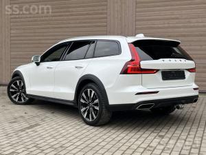White Volvo V60 2020 in Jelgava, with an engine capacity of 2.00 L and mileage of 175 thousand km for 21790 €, photo 6 on AUTOMOTO.COM.LV