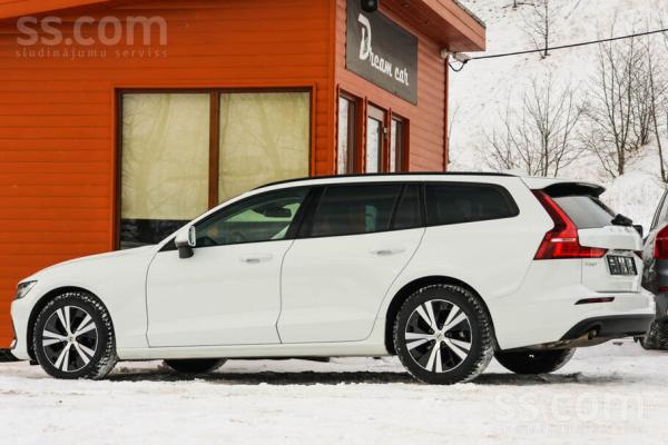 White Volvo V60 2020 in Tukums, with an engine capacity of 2.00 L and mileage of 173 thousand km for 15990 €, photo 5 on AUTOMOTO.COM.LV