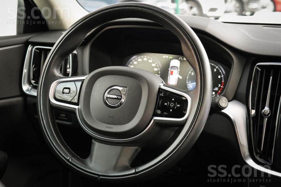 White Volvo V60 2020 in Tukums, with an engine capacity of 2.00 L and mileage of 173 thousand km for 15990 €, photo 11 on AUTOMOTO.COM.LV