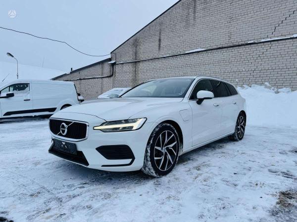 White Volvo V60 2020 in Taurage, with an engine capacity of 1.97 L and mileage of 167 thousand km for 19300 €, photo 1 on AUTOMOTO.COM.LV