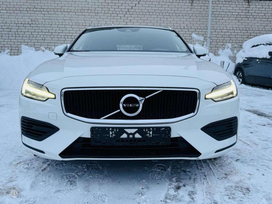 White Volvo V60 2020 in Taurage, with an engine capacity of 1.97 L and mileage of 167 thousand km for 19300 €, photo 8 on AUTOMOTO.COM.LV