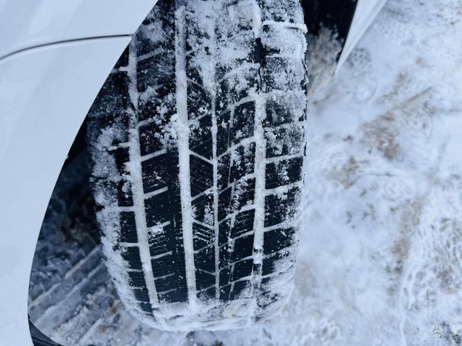 White Volvo V60 2020 in Taurage, with an engine capacity of 1.97 L and mileage of 167 thousand km for 19300 €, photo 12 on AUTOMOTO.COM.LV