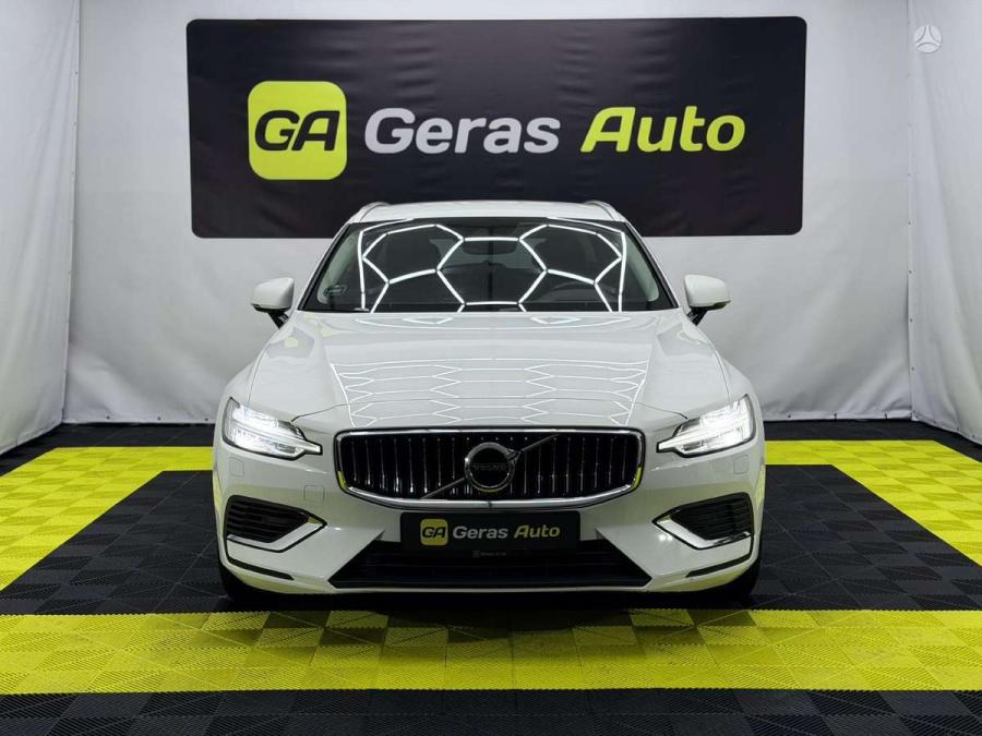 White Volvo V60 2020 in Vilnius, with an engine capacity of 1.97 L and mileage of 87 thousand km for 26000 €, photo 7 on AUTOMOTO.COM.LV