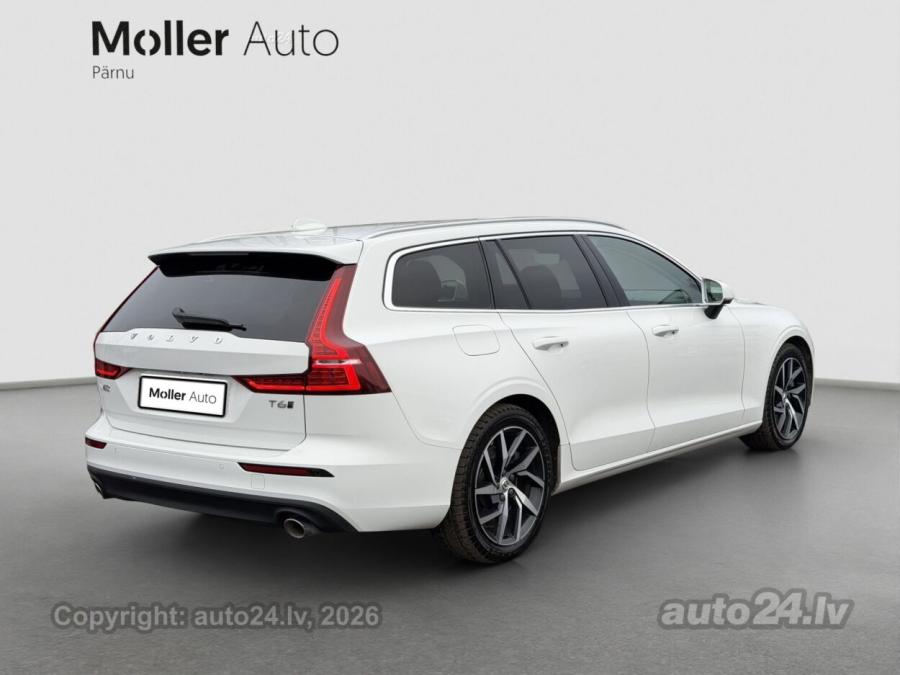Balts Volvo V60 2020 Pērnava, ar dzinēja tilpumu 2.00 L un nobraukumu 168 tūkst. km par 21900 €, foto 2 vietnē AUTOMOTO.COM.LV