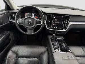 Balts Volvo V60 2020 Pērnava, ar dzinēja tilpumu 2.00 L un nobraukumu 168 tūkst. km par 21900 €, foto 6 vietnē AUTOMOTO.COM.LV