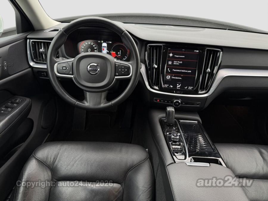 Balts Volvo V60 2020 Pērnava, ar dzinēja tilpumu 2.00 L un nobraukumu 168 tūkst. km par 21900 €, foto 6 vietnē AUTOMOTO.COM.LV
