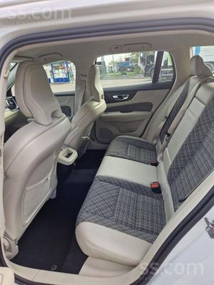 White Volvo V60 2020 in Liepaja, with an engine capacity of 2.00 L and mileage of 273 thousand km for 13500 €, photo  on AUTOMOTO.COM.LV