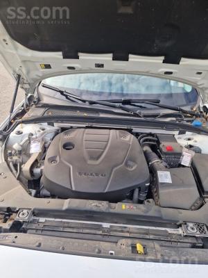 Balts Volvo V60 2020 Liepāja, ar dzinēja tilpumu 2.00 L un nobraukumu 273 tūkst. km par 13500 €, foto 3 vietnē AUTOMOTO.COM.LV