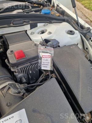 Balts Volvo V60 2020 Liepāja, ar dzinēja tilpumu 2.00 L un nobraukumu 273 tūkst. km par 13500 €, foto 4 vietnē AUTOMOTO.COM.LV