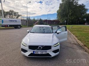 Balts Volvo V60 2020 Liepāja, ar dzinēja tilpumu 2.00 L un nobraukumu 273 tūkst. km par 13500 €, foto 5 vietnē AUTOMOTO.COM.LV