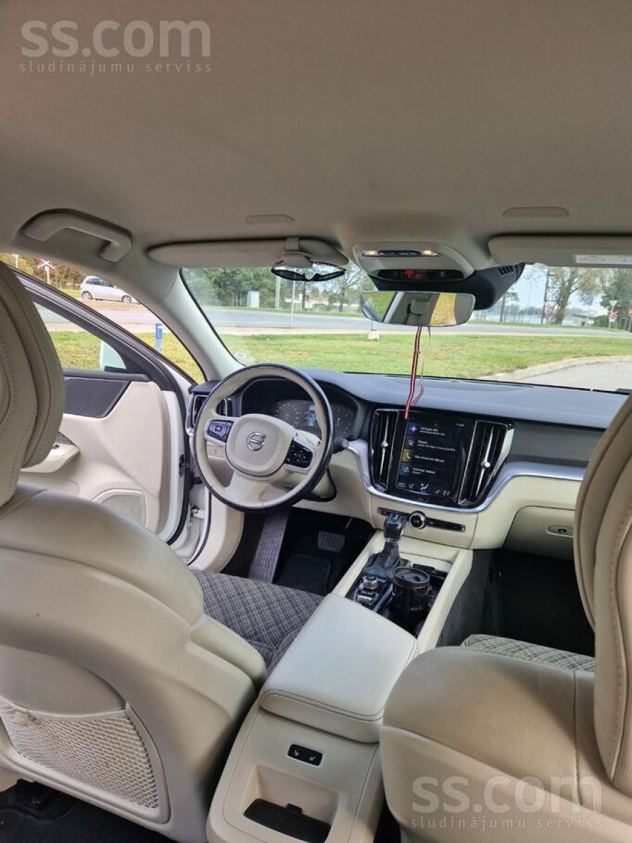 Balts Volvo V60 2020 Liepāja, ar dzinēja tilpumu 2.00 L un nobraukumu 273 tūkst. km par 13500 €, foto 7 vietnē AUTOMOTO.COM.LV
