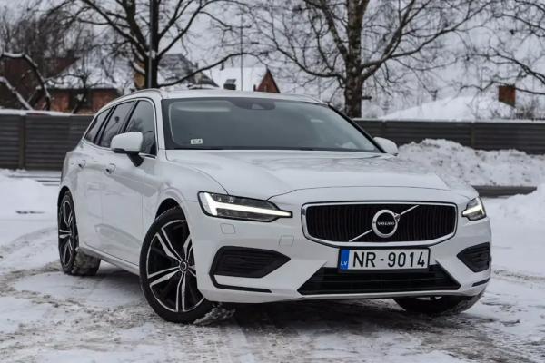 Balts Volvo V60 2020 Jelgava, ar dzinēja tilpumu 2.00 L un nobraukumu 217 tūkst. km par 19990 €, foto 3 vietnē AUTOMOTO.COM.LV