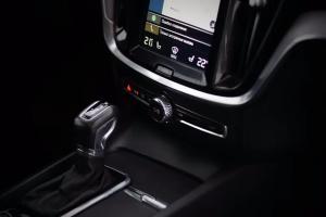 Белый Вольво B60 2020 в Елгава, объемом двигателя 2.00 л и пробегом 217 тыс. км за 19990 €, фото 26 на AUTOMOTO.COM.LV