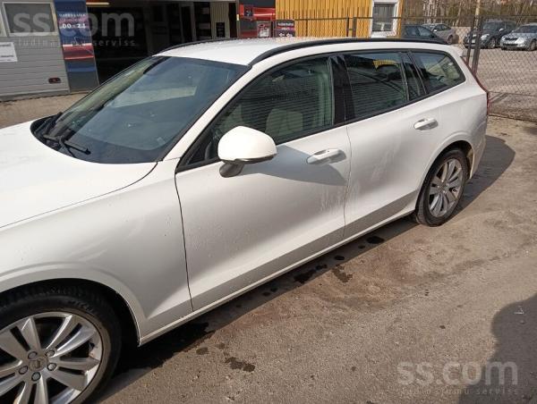 Белый Вольво B60 2020 в Рига, объемом двигателя 2.00 л и пробегом 147 тыс. км за 17000 €, фото 3 на AUTOMOTO.COM.LV