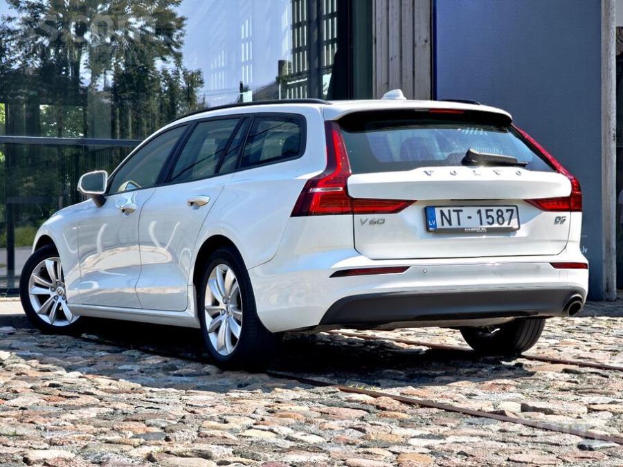 Balts Volvo V60 2020 Rīga, ar dzinēja tilpumu 2.00 L un nobraukumu 146 tūkst. km par 17777 €, foto 5 vietnē AUTOMOTO.COM.LV