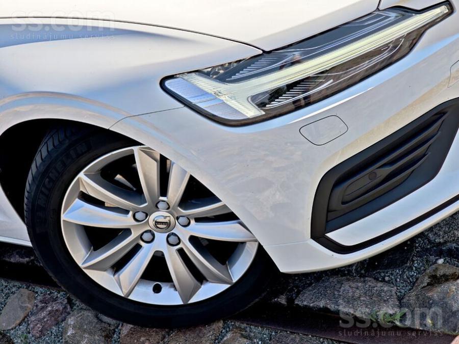 Balts Volvo V60 2020 Rīga, ar dzinēja tilpumu 2.00 L un nobraukumu 146 tūkst. km par 17777 €, foto 10 vietnē AUTOMOTO.COM.LV