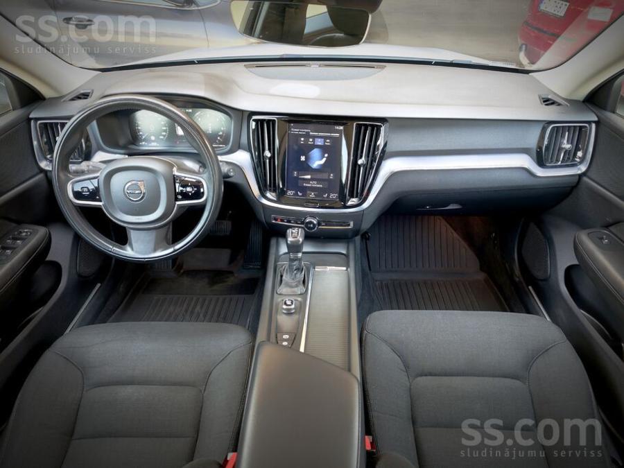 Balts Volvo V60 2020 Rīga, ar dzinēja tilpumu 2.00 L un nobraukumu 146 tūkst. km par 17777 €, foto 13 vietnē AUTOMOTO.COM.LV