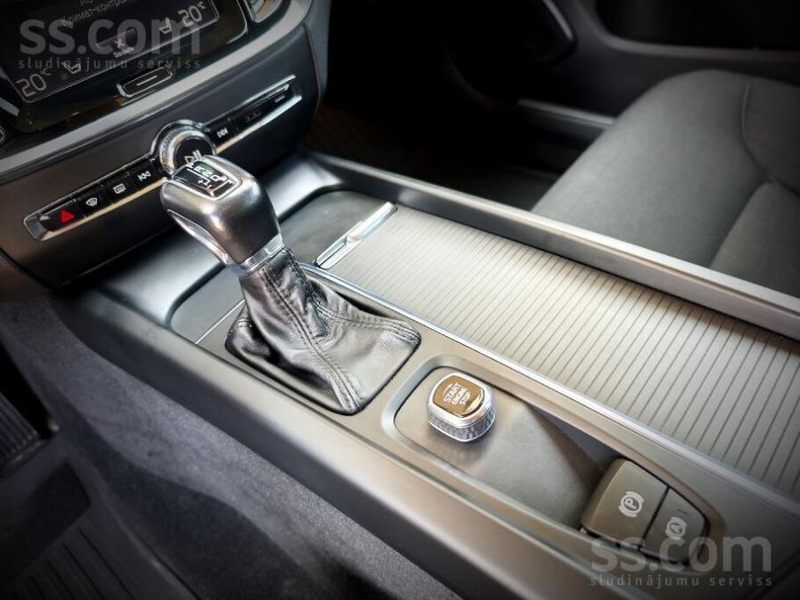 Balts Volvo V60 2020 Rīga, ar dzinēja tilpumu 2.00 L un nobraukumu 146 tūkst. km par 17777 €, foto 18 vietnē AUTOMOTO.COM.LV