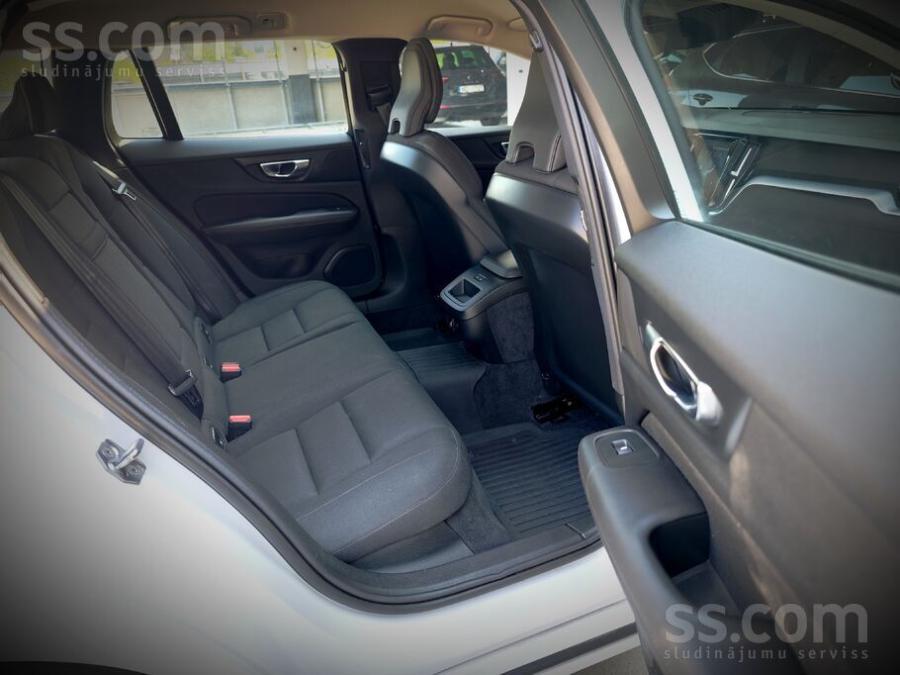 Balts Volvo V60 2020 Rīga, ar dzinēja tilpumu 2.00 L un nobraukumu 146 tūkst. km par 17777 €, foto 20 vietnē AUTOMOTO.COM.LV