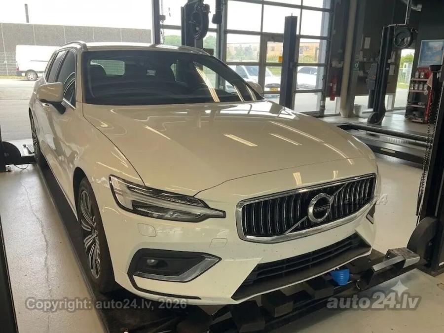 White Volvo V60 2020 in Tartu, with an engine capacity of 2.00 L and mileage of 299 thousand km for 15900 €, photo 3 on AUTOMOTO.COM.LV