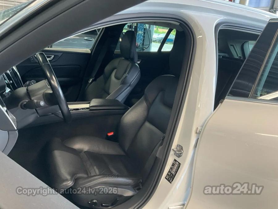 White Volvo V60 2020 in Tartu, with an engine capacity of 2.00 L and mileage of 299 thousand km for 15900 €, photo 8 on AUTOMOTO.COM.LV