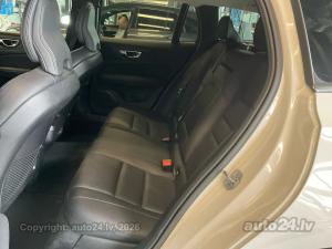 White Volvo V60 2020 in Tartu, with an engine capacity of 2.00 L and mileage of 299 thousand km for 15900 €, photo 9 on AUTOMOTO.COM.LV