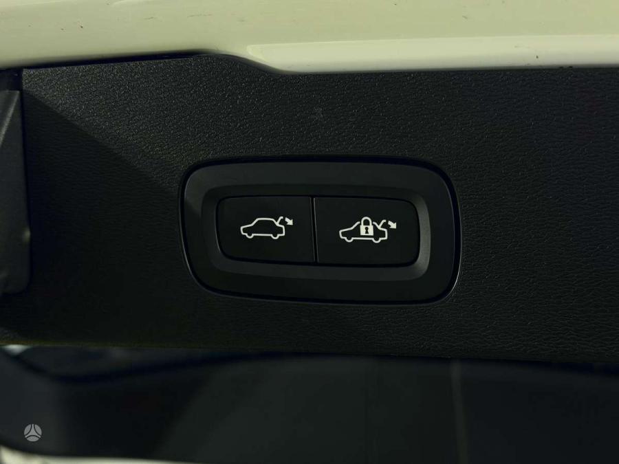 White Volvo V60 2020 in Vilnius, with an engine capacity of 1.97 L and mileage of 87 thousand km for 22390 €, photo 14 on AUTOMOTO.COM.LV
