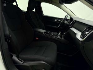 White Volvo V60 2020 in Vilnius, with an engine capacity of 1.97 L and mileage of 87 thousand km for 22390 €, photo 17 on AUTOMOTO.COM.LV