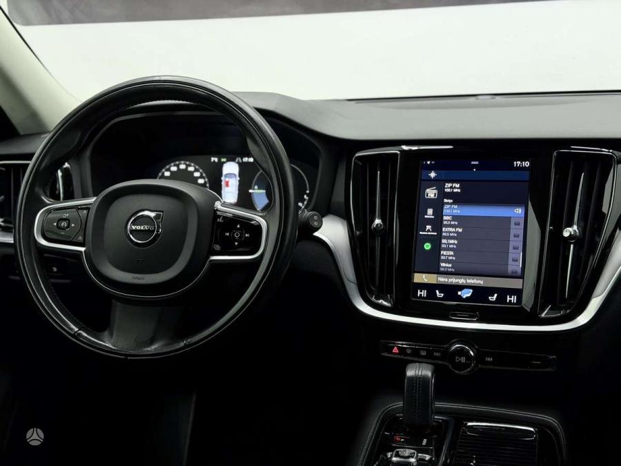 White Volvo V60 2020 in Vilnius, with an engine capacity of 1.97 L and mileage of 87 thousand km for 22390 €, photo 20 on AUTOMOTO.COM.LV