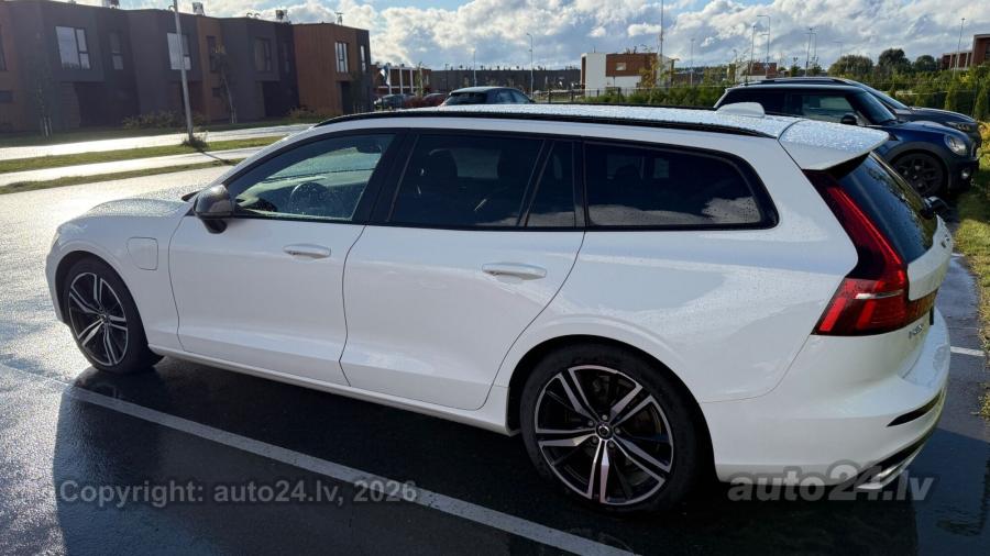 Balts Volvo V60 2020 Tallina, ar dzinēja tilpumu 2.00 L un nobraukumu 69 tūkst. km par 30000 €, foto 5 vietnē AUTOMOTO.COM.LV