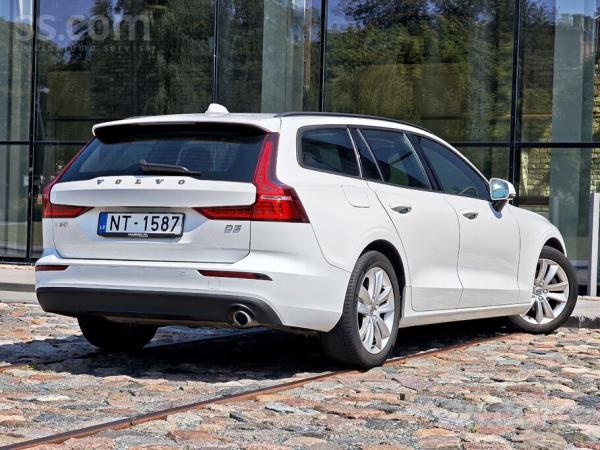 Volvo V60 2020 Rīga vietnē Balts Volvo V60 2020 Rīga, ar dzinēja tilpumu 2.00 L un nobraukumu 146 tūkst. km par 16900 €, foto 4 vietnē AUTOMOTO.COM.LV