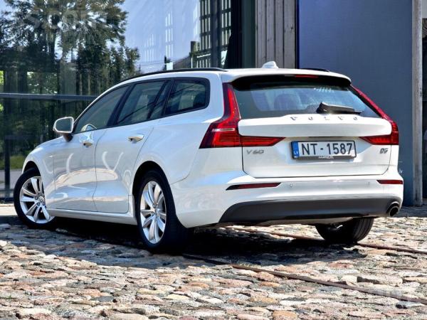 Volvo V60 2020 Rīga vietnē Balts Volvo V60 2020 Rīga, ar dzinēja tilpumu 2.00 L un nobraukumu 146 tūkst. km par 16900 €, foto 5 vietnē AUTOMOTO.COM.LV
