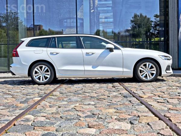 Volvo V60 2020 Rīga vietnē Balts Volvo V60 2020 Rīga, ar dzinēja tilpumu 2.00 L un nobraukumu 146 tūkst. km par 16900 €, foto 6 vietnē AUTOMOTO.COM.LV