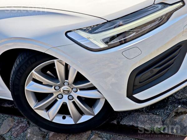 Volvo V60 2020 Rīga vietnē Balts Volvo V60 2020 Rīga, ar dzinēja tilpumu 2.00 L un nobraukumu 146 tūkst. km par 16900 €, foto 10 vietnē AUTOMOTO.COM.LV