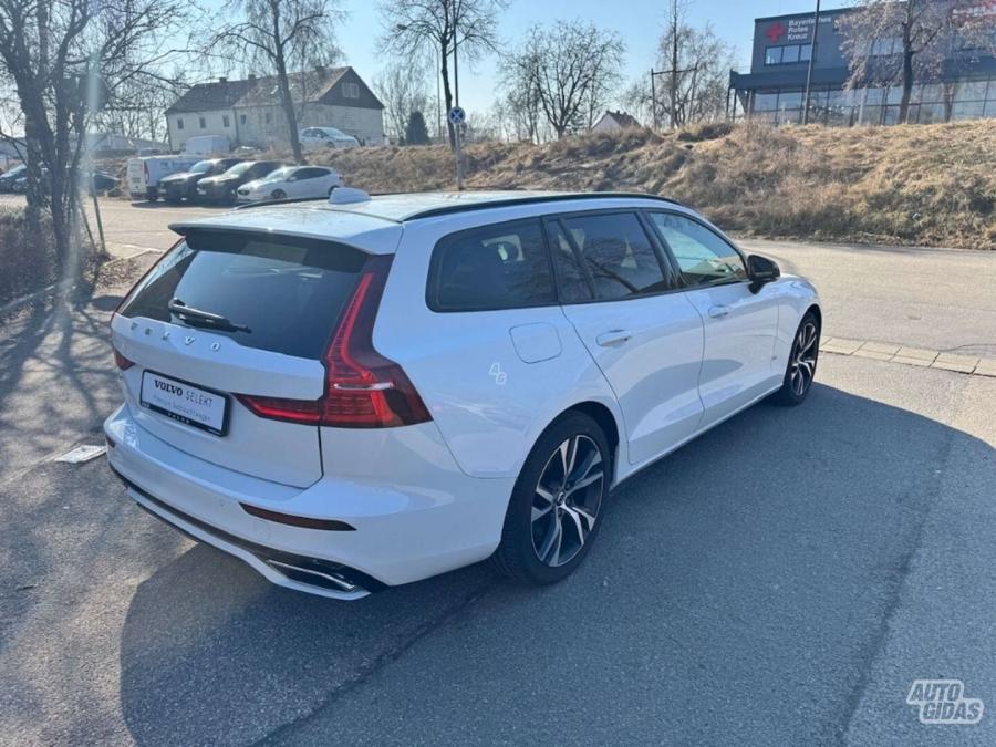 Balts Volvo V60 2021 Kauņa, ar dzinēja tilpumu 2.00 L un nobraukumu 90 tūkst. km par 32690 €, foto 3 vietnē AUTOMOTO.COM.LV