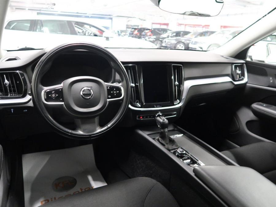 White Volvo V60 2021 in Kaunas, with an engine capacity of 0.00 L and mileage of 80 thousand km for 29341 €, photo 18 on AUTOMOTO.COM.LV