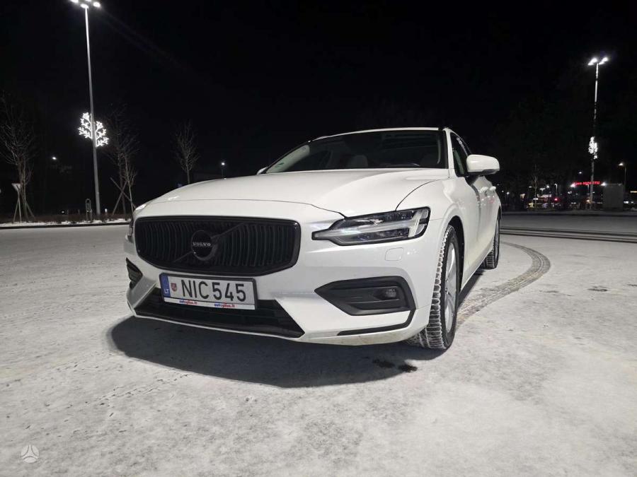 White Volvo V60 2021 in Vilnius, with an engine capacity of 2.00 L and mileage of 113 thousand km for 22500 €, photo 1 on AUTOMOTO.COM.LV