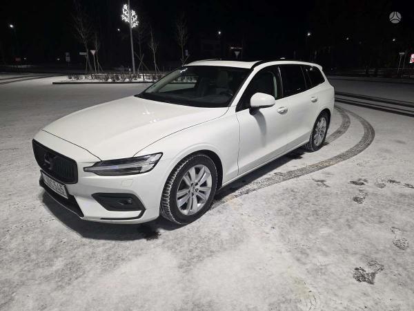 White Volvo V60 2021 in Vilnius, with an engine capacity of 2.00 L and mileage of 113 thousand km for 22500 €, photo 2 on AUTOMOTO.COM.LV