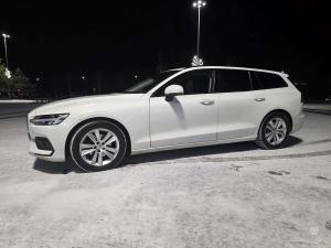 White Volvo V60 2021 in Vilnius, with an engine capacity of 2.00 L and mileage of 113 thousand km for 22500 €, photo 3 on AUTOMOTO.COM.LV