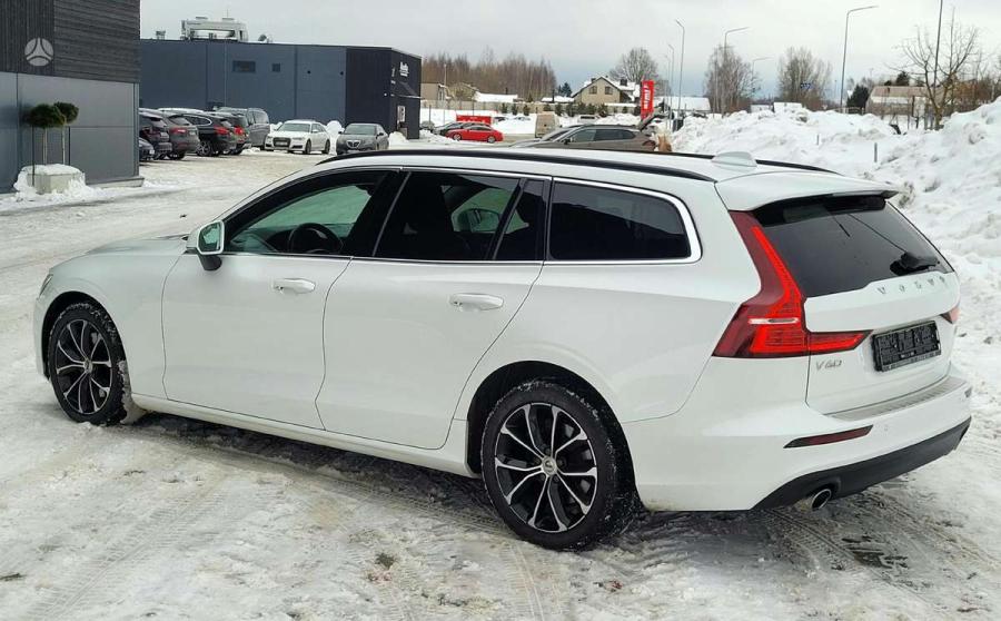 White Volvo V60 2021 in Siauliai, with an engine capacity of 1.97 L and mileage of 173 thousand km for 18500 €, photo 4 on AUTOMOTO.COM.LV
