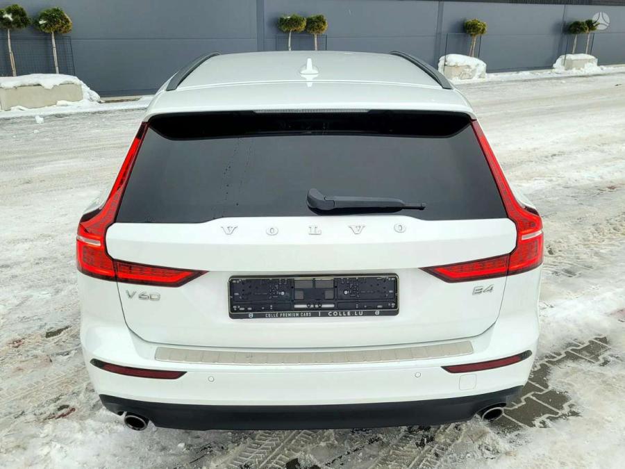 White Volvo V60 2021 in Siauliai, with an engine capacity of 1.97 L and mileage of 173 thousand km for 18500 €, photo 5 on AUTOMOTO.COM.LV