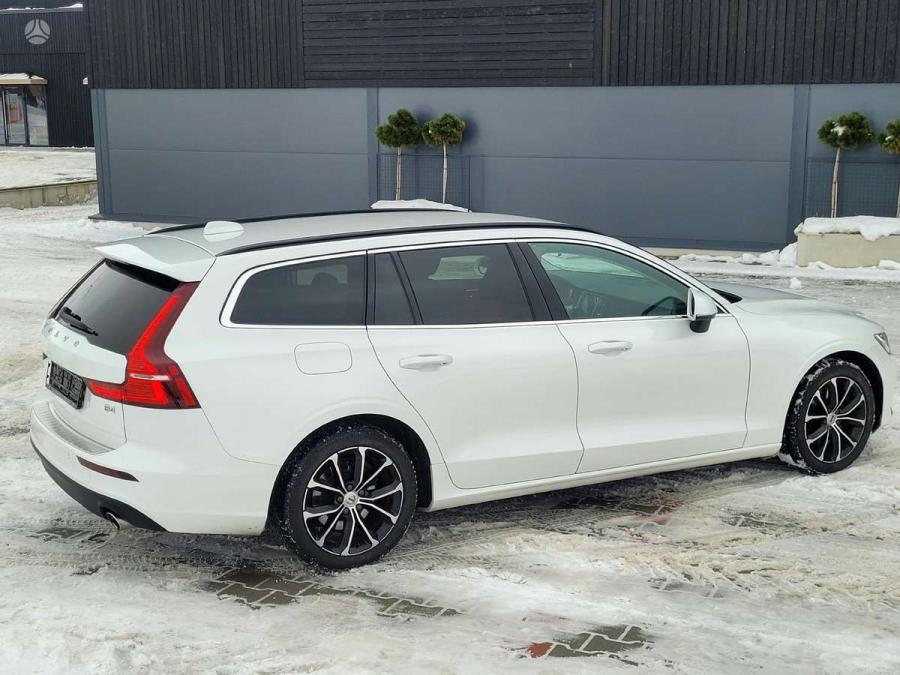 White Volvo V60 2021 in Siauliai, with an engine capacity of 1.97 L and mileage of 173 thousand km for 18500 €, photo 6 on AUTOMOTO.COM.LV