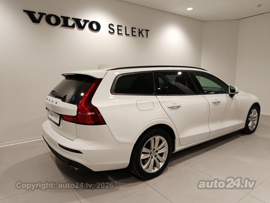 Balts Volvo V60 2021 Tallina, ar dzinēja tilpumu 2.00 L un nobraukumu 135 tūkst. km par 24700 €, foto 4 vietnē AUTOMOTO.COM.LV