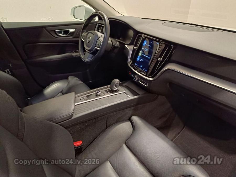 Balts Volvo V60 2021 Tallina, ar dzinēja tilpumu 2.00 L un nobraukumu 135 tūkst. km par 24700 €, foto 9 vietnē AUTOMOTO.COM.LV