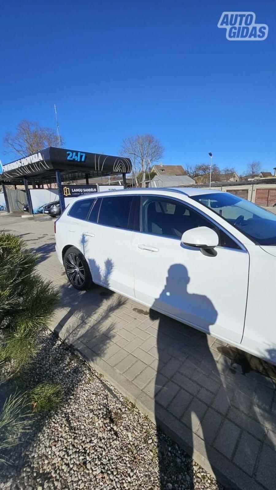 Balts Volvo V60 2021 Plungė, ar dzinēja tilpumu 2.00 L un nobraukumu 213 tūkst. km par 19000 €, foto 8 vietnē AUTOMOTO.COM.LV